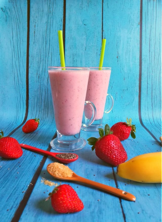 Strawberry Banana Chia Seed Smoothie - Anna Can Do It